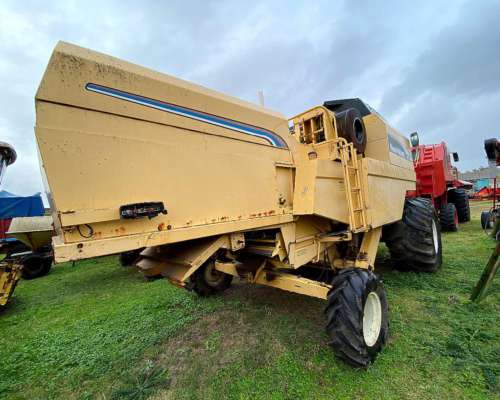 Cosechadora New Holland TC-57 - Año: 2004 - u$s 25.000 - Agroads