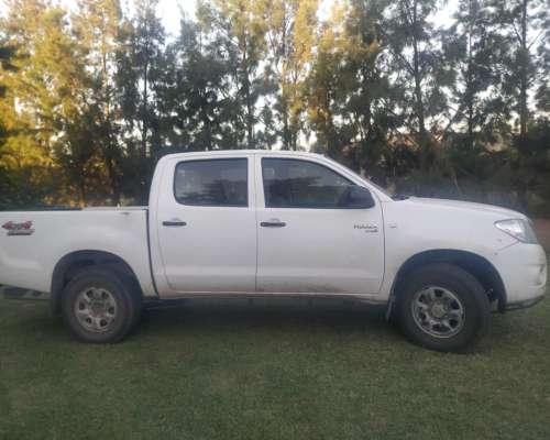 Camioneta Toyota Doble Cabina 4X4 - Año: 2010 - Agroads