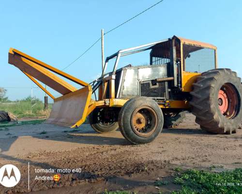 Tractor con Pala 160 HP - Año: 1983 - $ 12.000.000 - Agroads