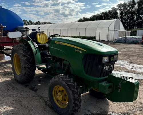 Tractor John Deere 5076 EF Compacto año 2016 Doble Tracción - Agroads
