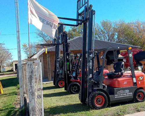 Autoelevador Zampi de 2,5 TN Desplazable Doble Torre - Agroads