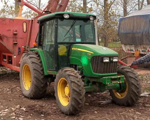 John Deere 5725 Doble - Año: 2013 - u$s 40.000 - Agroads