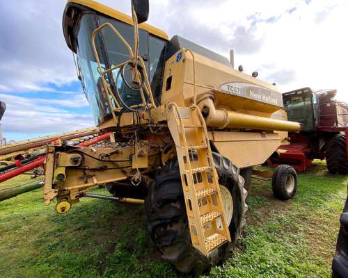 Cosechadora New Holland TC-57 - Año: 2004 - u$s 25.000 - Agroads