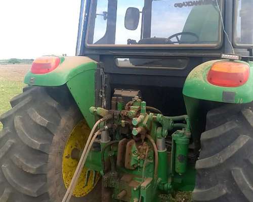 John Deere 6110 J - Año: 2013 - u$s 58.000 - Agroads