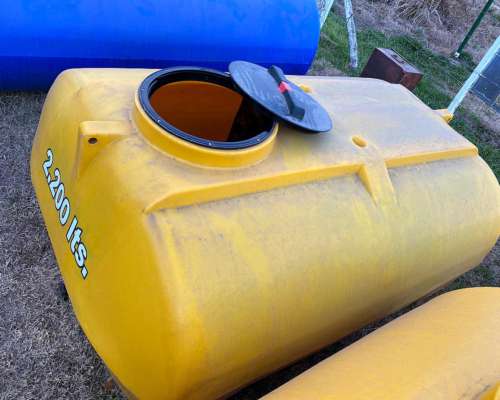 Tanque de Plastico de 2200 Lts con Rompeolas - $ 118.000 - Agroads