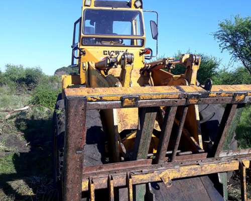 Pala Cargadora Clark 75 Iiia 2M3 - u$s 35.000 - Agroads