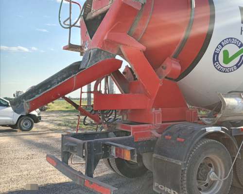 Ford 2632 84 2012 con Trompo Liebher 9 M3 - Año: 2012 - Agroads