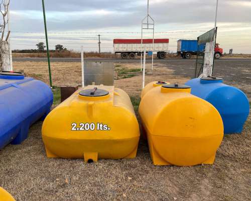 Tanque de Plastico de 2200 Lts con Rompeolas - $ 118.000 - Agroads