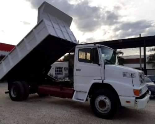Camión Mercedes Benz 1218 con Volcador - Año: 1997 - Agroads
