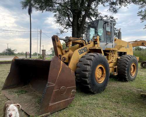 Cargadora Case - 921b año 2000.- 7000 Hs.- Balde 4 Mts - Agroads